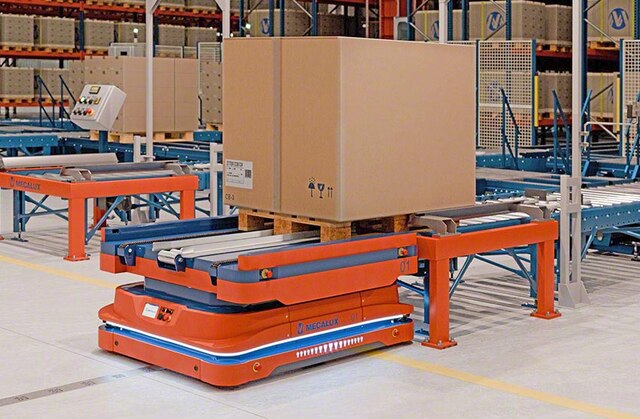Autonomni mobilni roboti (AMR) - Mecalux.hr