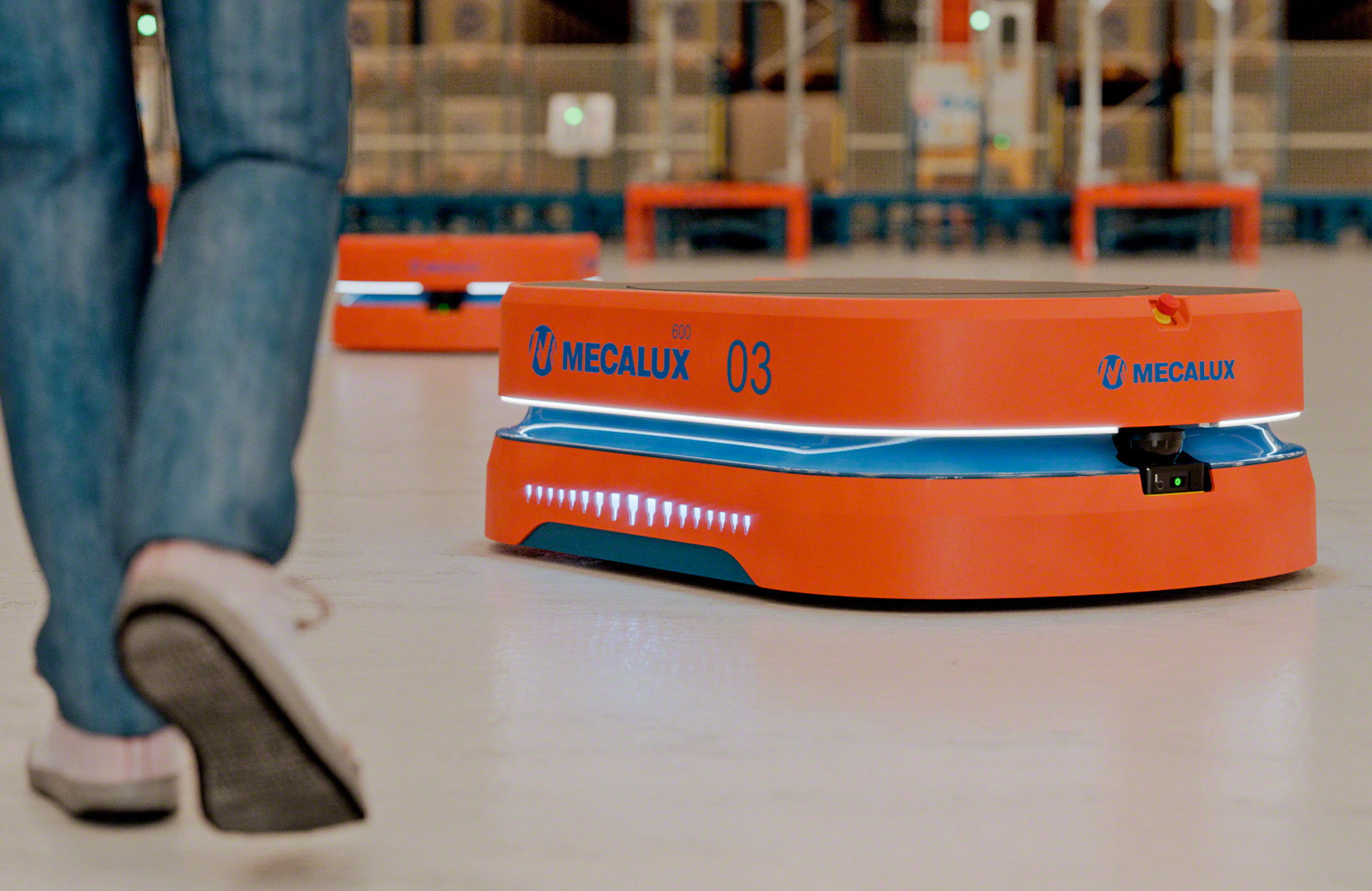 Autonomni mobilni roboti (AMR) - Mecalux.hr